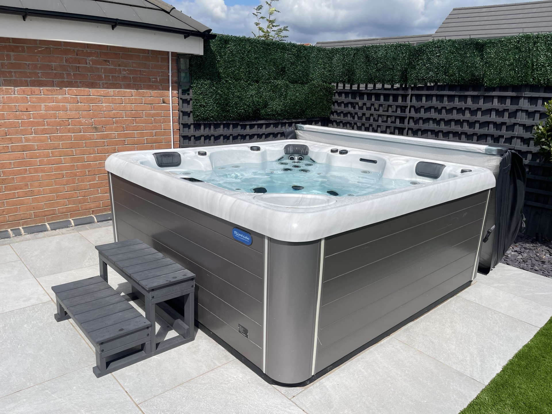 Starlight Spas – Ultimate Relaxation at Ultimate Hot Tubs - Ultimate ...